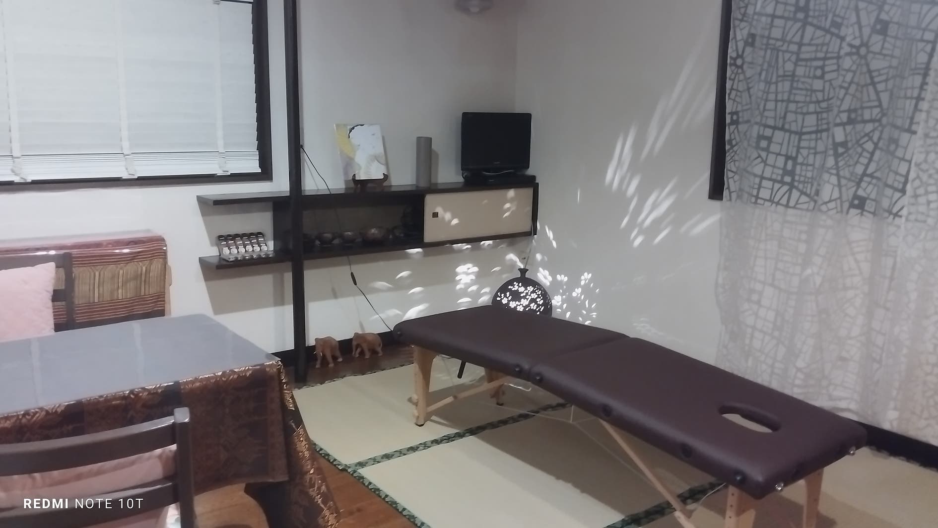 神泉駅徒歩数十秒！　日本家屋2階の10畳　ギャラリー使用可　電子ピアノありの写真2