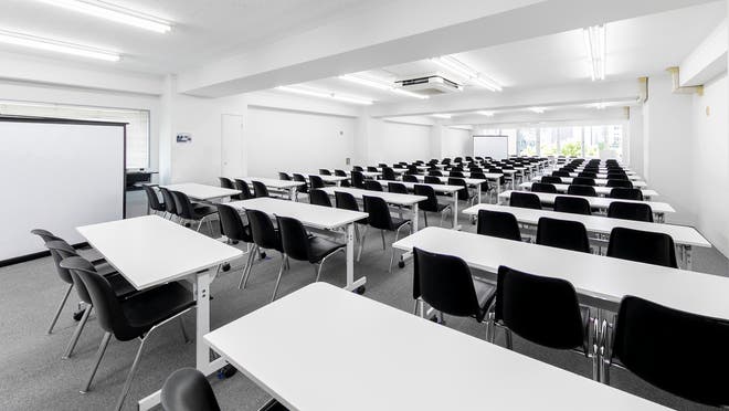 【関内駅徒歩1分】160㎡・最大160名|低価格|備品全て無料|貸し会議室・セミナー会場|レイアウト変更自由の写真2