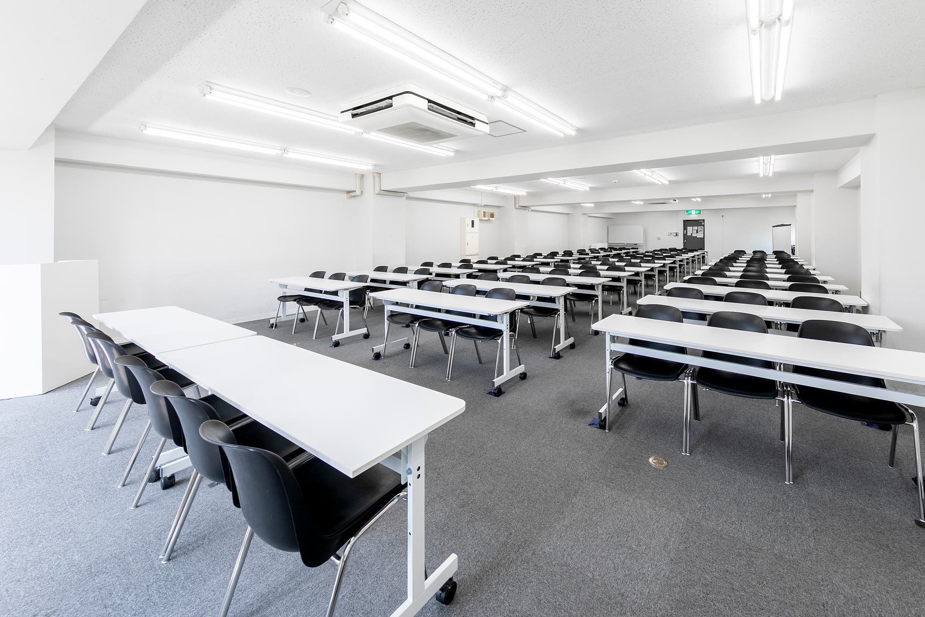 【関内駅徒歩1分】160㎡・最大160名｜低価格｜備品全て無料｜貸し会議室・セミナー会場｜レイアウト変更自由の写真5