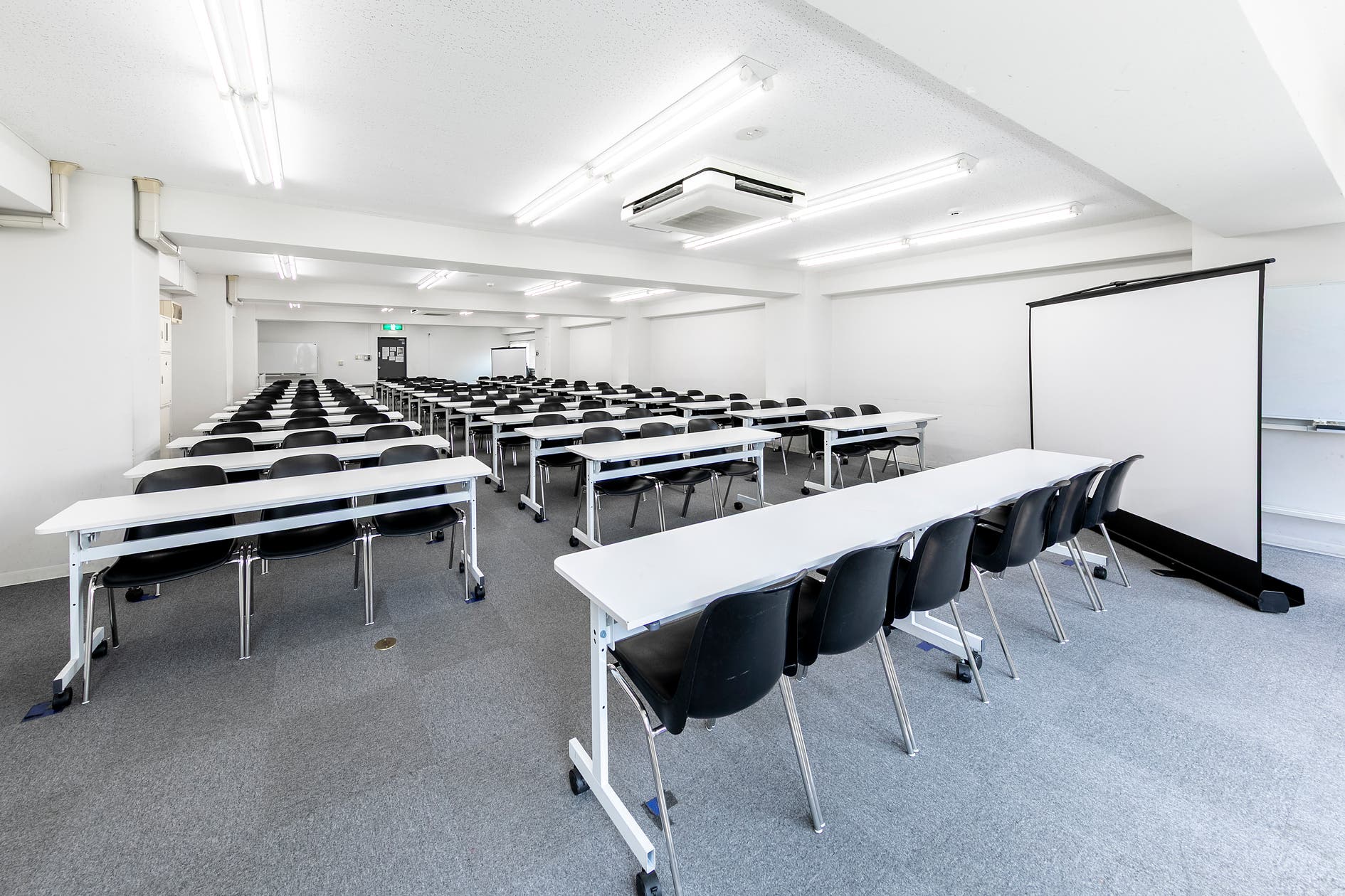 【関内駅徒歩1分】160㎡・最大160名｜低価格｜備品全て無料｜貸し会議室・セミナー会場｜レイアウト変更自由の写真6