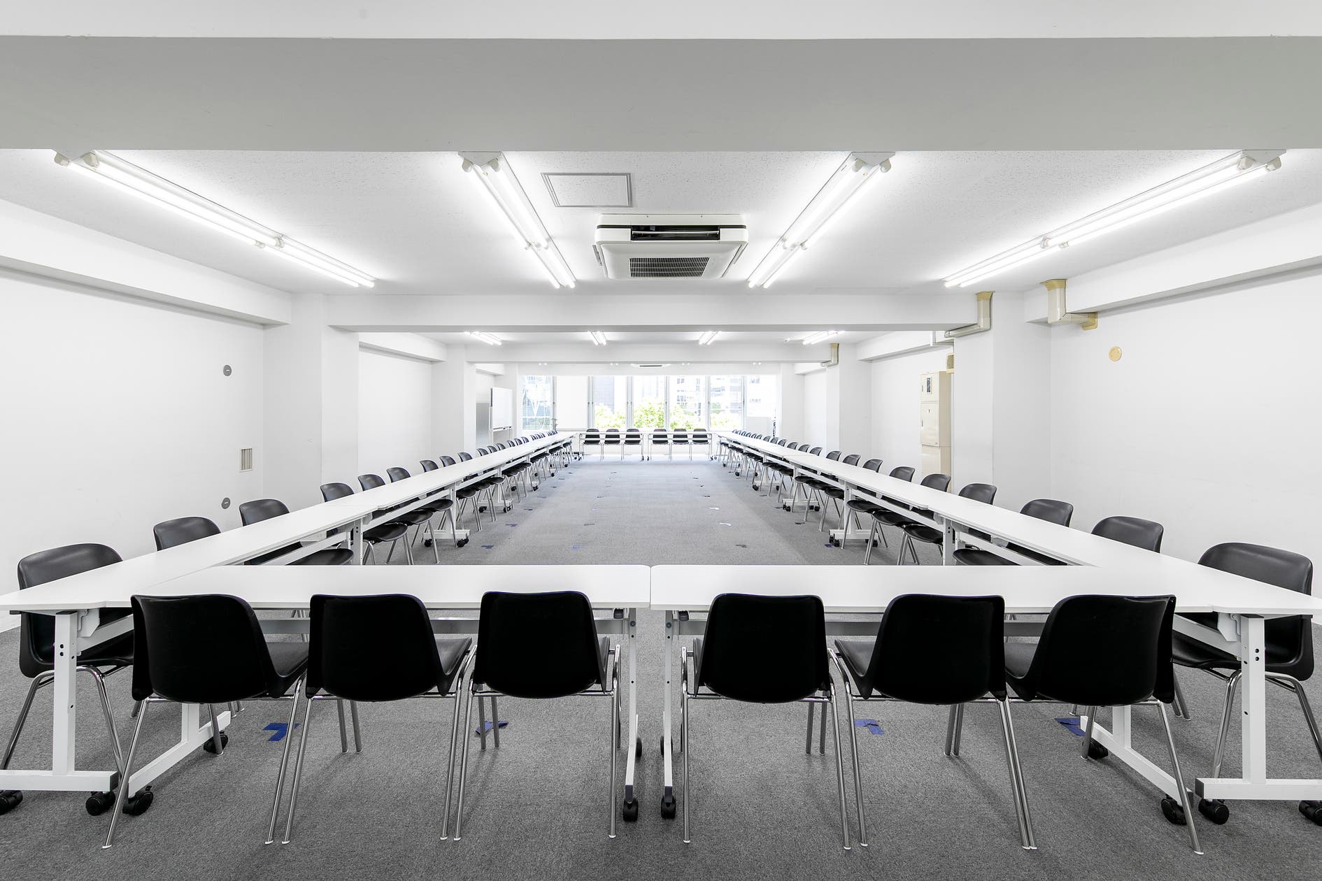 【関内駅徒歩1分】160㎡・最大160名｜低価格｜備品全て無料｜貸し会議室・セミナー会場｜レイアウト変更自由の写真7