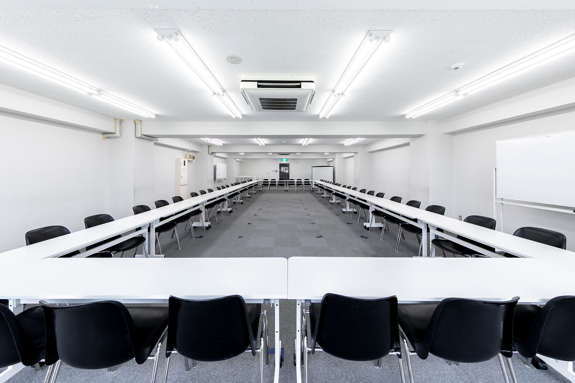 【関内駅徒歩1分】160㎡・最大160名｜低価格｜備品全て無料｜貸し会議室・セミナー会場｜レイアウト変更自由の写真10