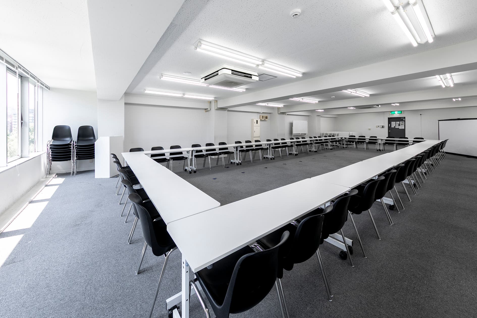 【関内駅徒歩1分】160㎡・最大160名｜低価格｜備品全て無料｜貸し会議室・セミナー会場｜レイアウト変更自由の写真11
