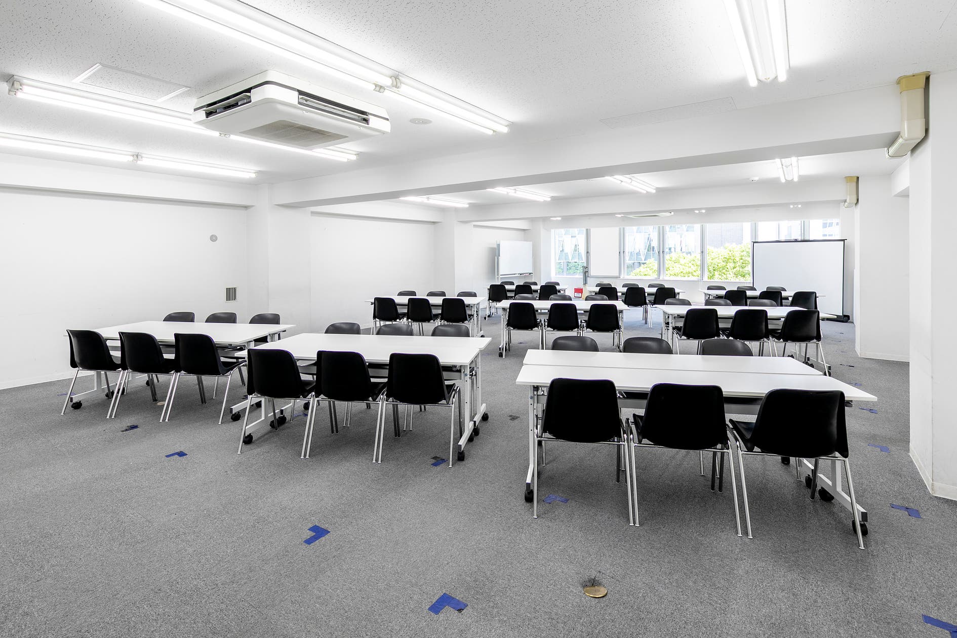 【関内駅徒歩1分】160㎡・最大160名｜低価格｜備品全て無料｜貸し会議室・セミナー会場｜レイアウト変更自由の写真14