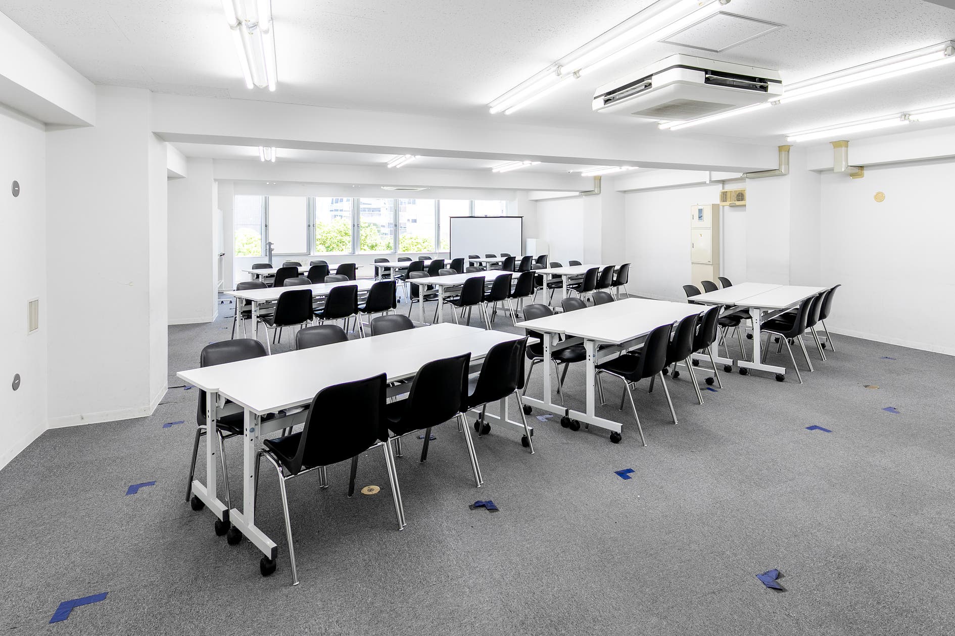 【関内駅徒歩1分】160㎡・最大160名｜低価格｜備品全て無料｜貸し会議室・セミナー会場｜レイアウト変更自由の写真15