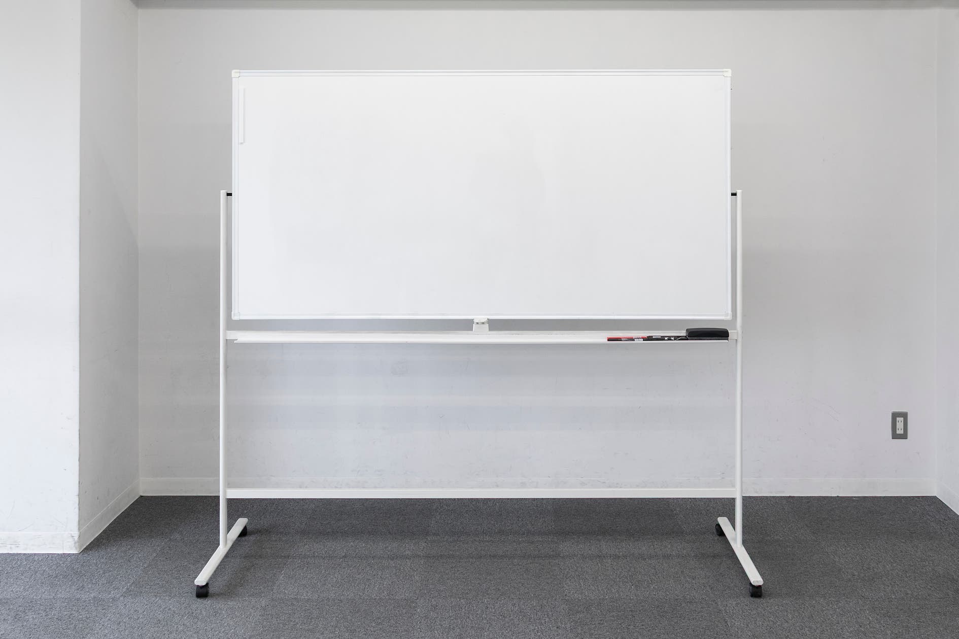 【関内駅徒歩1分】160㎡・最大160名｜低価格｜備品全て無料｜貸し会議室・セミナー会場｜レイアウト変更自由の写真20