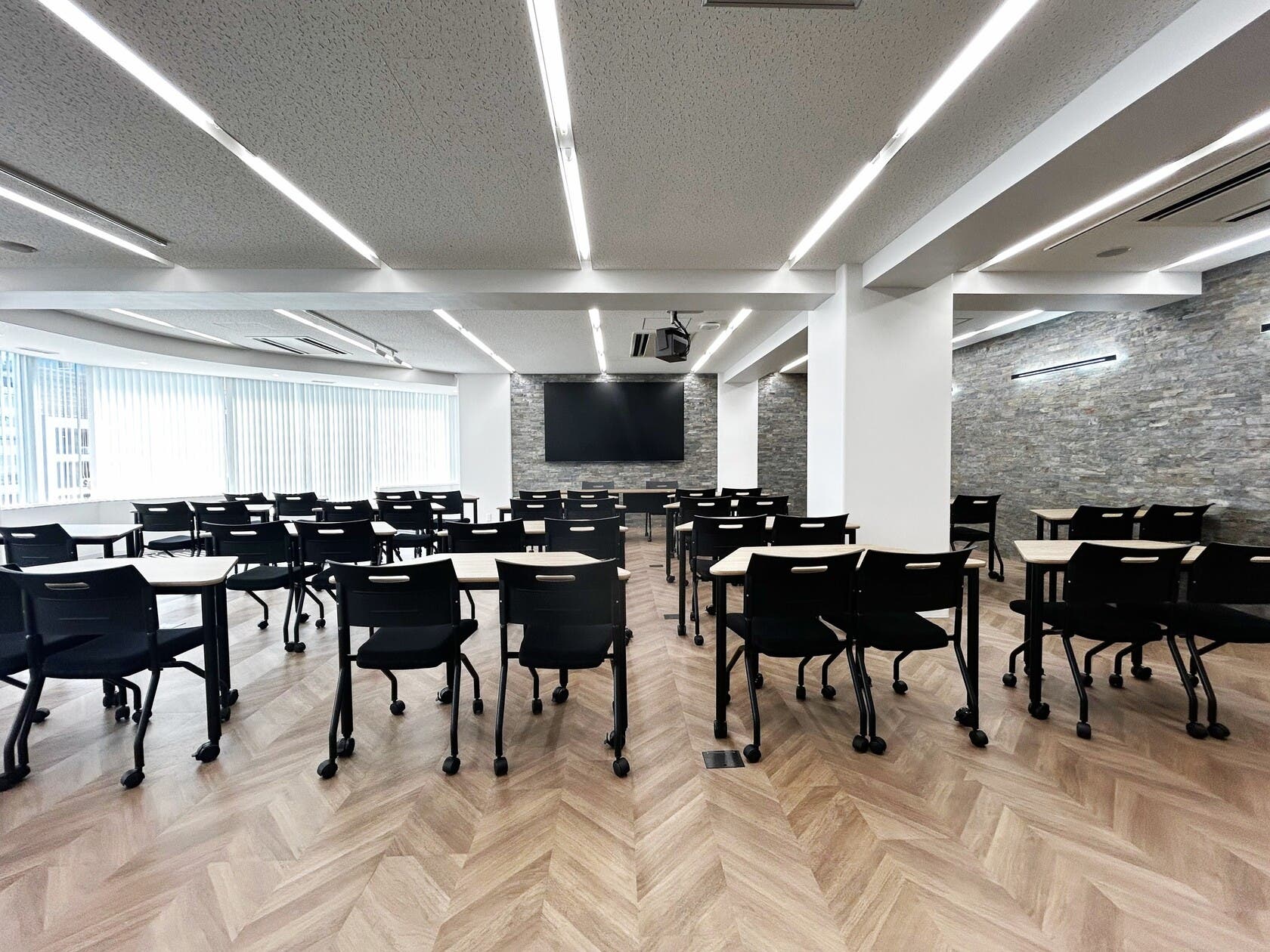 ✨期間限定10%オフ✨栄・久屋大通駅徒歩3分！10G Wi-Fi・大型モニター完備／スタッフ常駐のハイスペック貸会議室の写真1