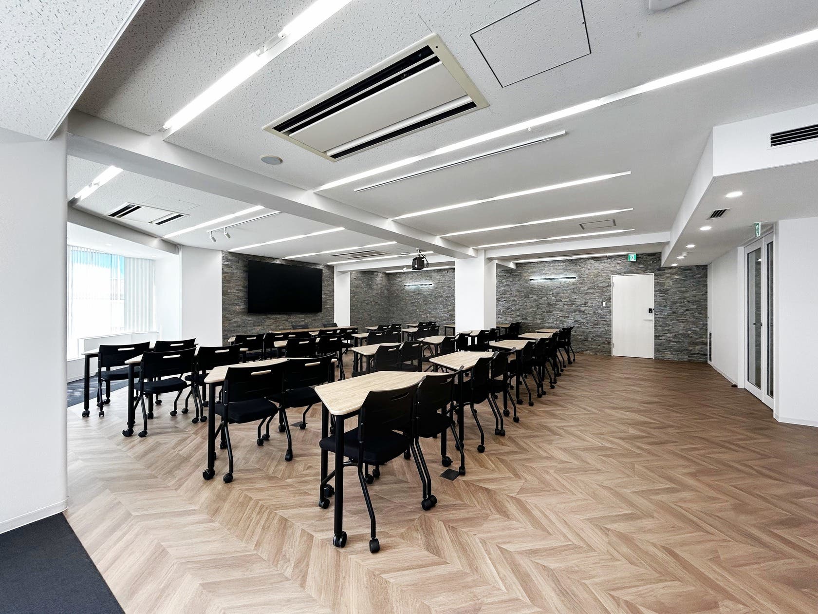 ✨期間限定10%オフ✨栄・久屋大通駅徒歩3分！10G Wi-Fi・大型モニター完備／スタッフ常駐のハイスペック貸会議室の写真2