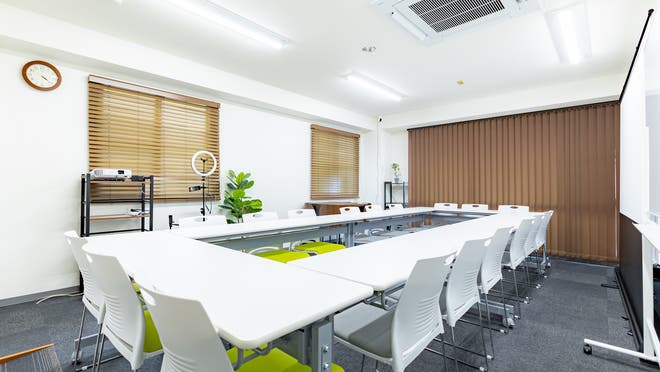 祝オープン!!本通駅から徒歩4分、袋町電停から徒歩1分、セミナーや教室、商談、面接、リモート、撮影でも使える会議室!の写真3