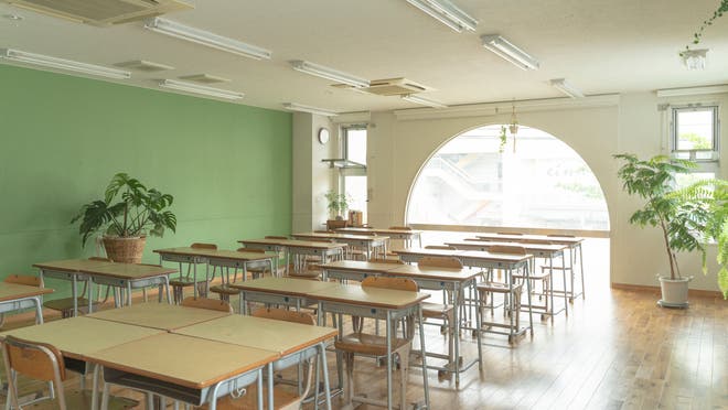 【2階・3教室貸切】レトロな学校の教室を丸ごと!自然光◎撮影/イベント/ワークショップ|駐車場1台無料・舟入幸町・16名迄の写真1