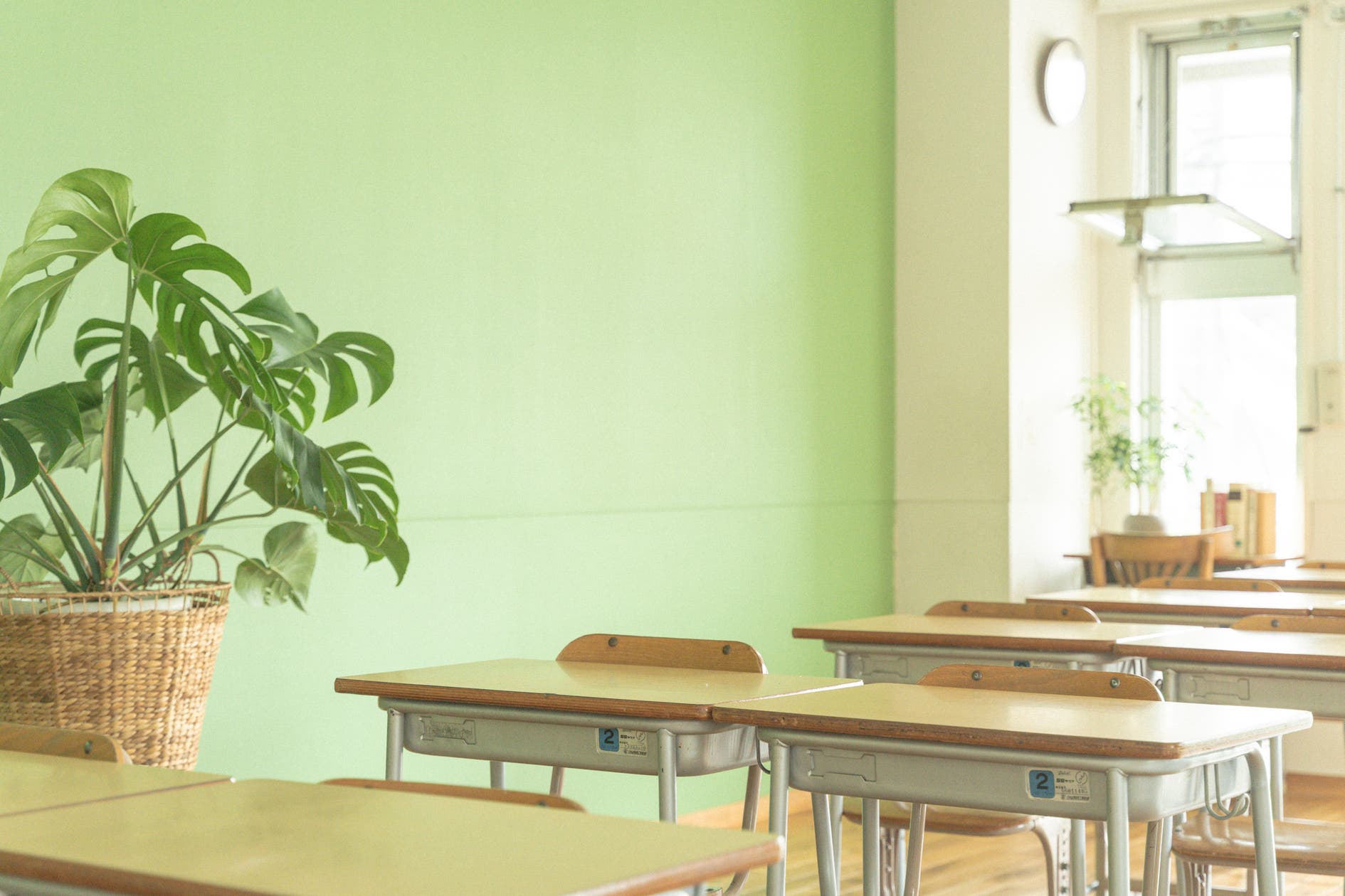 【2階・3教室貸切】レトロな学校の教室を丸ごと！自然光◎撮影/イベント/ワークショップ｜駐車場1台無料・舟入幸町・16名迄の写真2