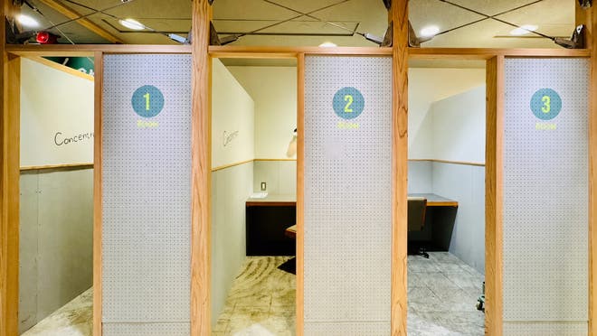 豊田市駅徒歩1分|1名半個室ブース3|Web会議・自習|高速Wi-Fi・電源の写真1