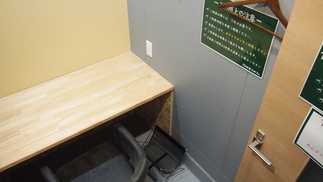 扇町駅徒歩2分・天満駅徒歩5分|1名個室ブース2|Web会議・自習|高速Wi-Fi・電源の写真1