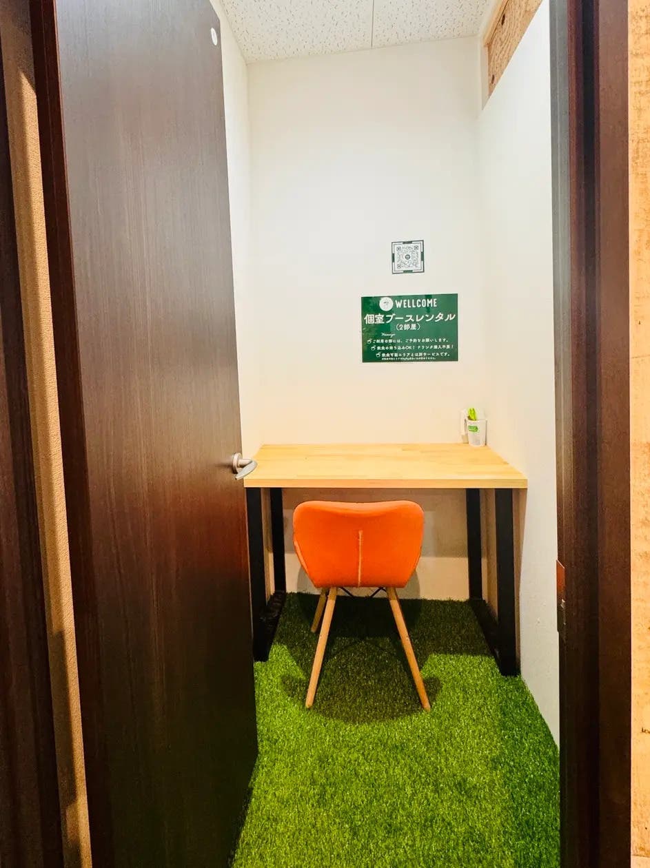 栄生駅徒歩1分｜1名個室ブース2｜Web会議・自習｜高速Wi-Fi・電源の写真3