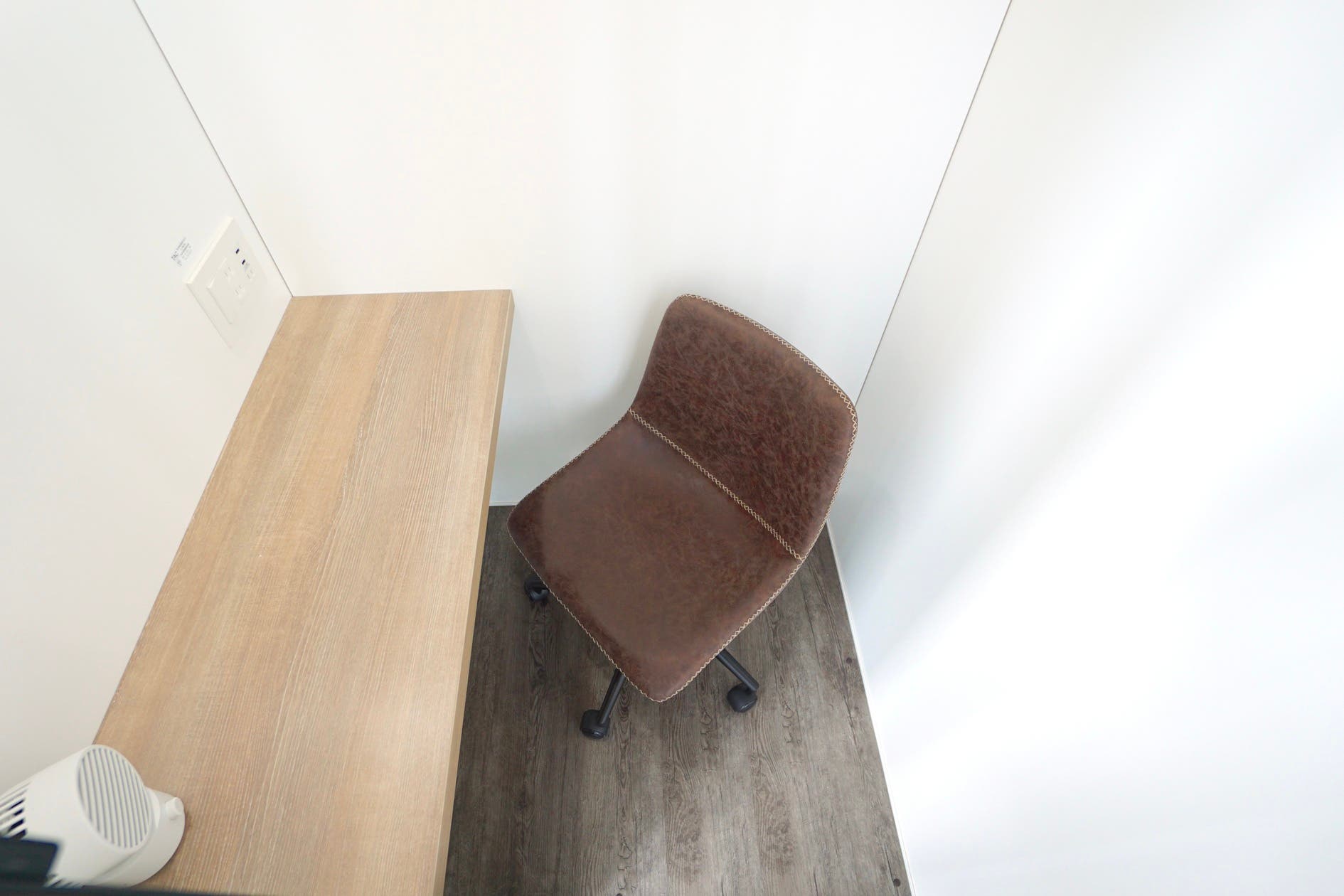 ＜TKPビズ BOX ガーデンシティPREMIUM名古屋太閤No.2＞1人用個室🚪光回線Wi-Fi📶電源🔌テレワークの写真1