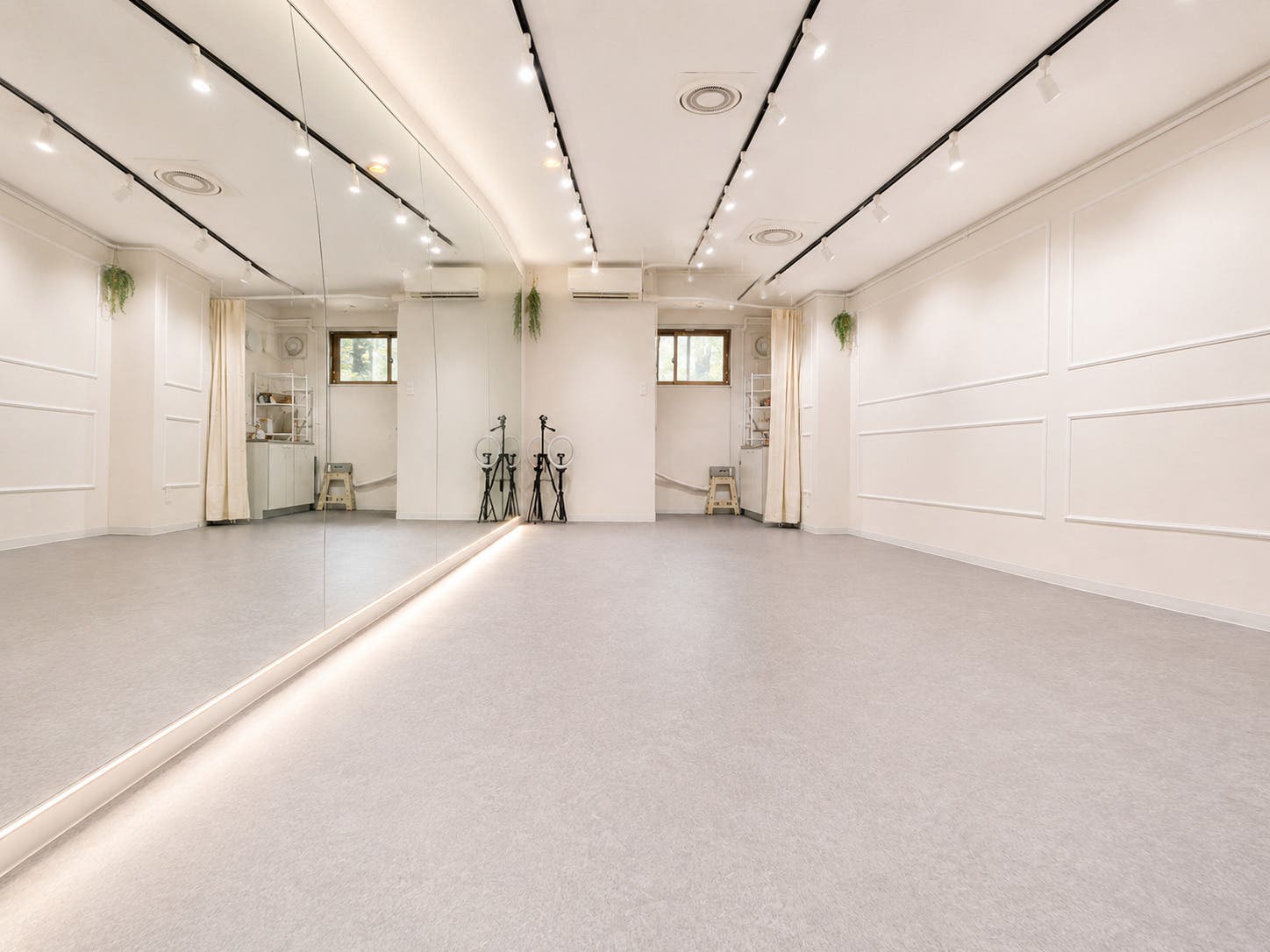 完全貸切型｜JR板橋駅・2路線3駅利用可｜6m超大型ミラー完備｜韓国風ダンス・撮影レンタルスタジオの写真7