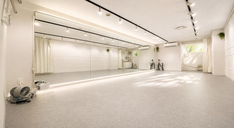 完全貸切型｜JR板橋駅・2路線3駅利用可｜6m超大型ミラー完備｜韓国風ダンス・撮影レンタルスタジオ