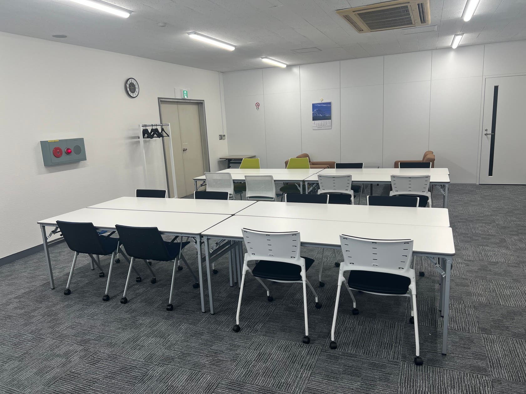 上田駅お城口徒歩8分｜最大36名対応｜会議・研修・セミナー・勉強会｜丸陽ビル2階の多目的レンタルスペースの写真1