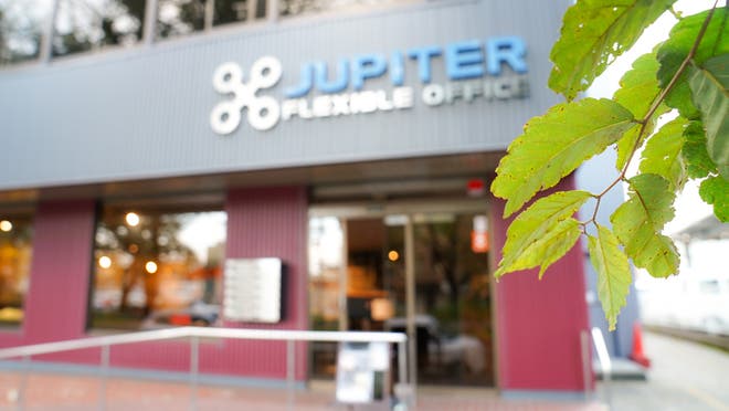 【相模原 by JUPITER】<コワーキング>開放的でリラックスできるオープンスペース!! Wi-Fi|電源|リモート会議◎の写真1