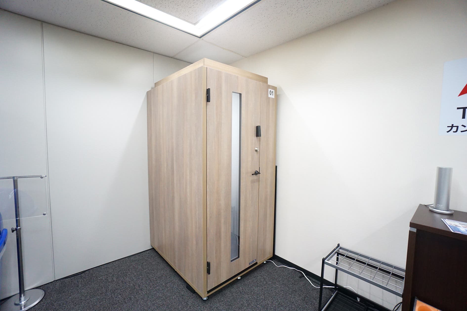 ＜TKPビズ BOX 新大阪カンファレンスセンターNo.1＞1人用個室🚪光回線Wi-Fi📶電源🔌テレワーク/オンライン会議の写真5