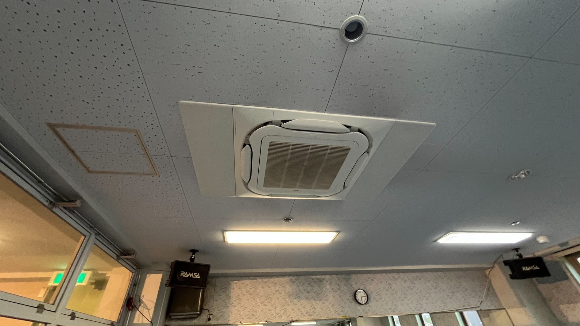 【成田・駐車場40台無料】78㎡の鏡張りダンススタジオ｜Bluetooth音響・冷暖房・更衣室・シャワーの写真6