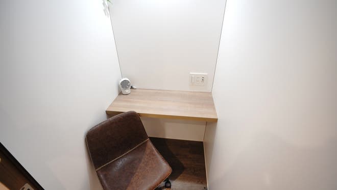 <TKPビズ BOX 市ヶ谷カンファレンスセンターNo.3>1人用個室🚪光回線Wi-Fi📶電源🔌テレワーク/オンライン会議の写真1