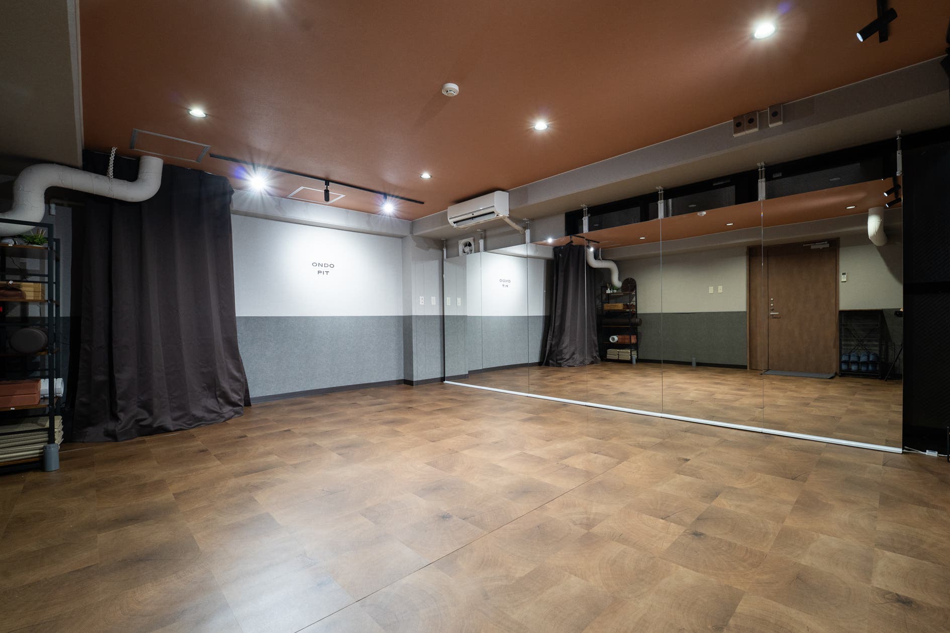 NEW!【巣鴨駅5分】大型鏡4.8ｍ広さ30㎡の地下スタジオでダンス・歌や楽器練習・トレーニング・演劇におすすめの写真1