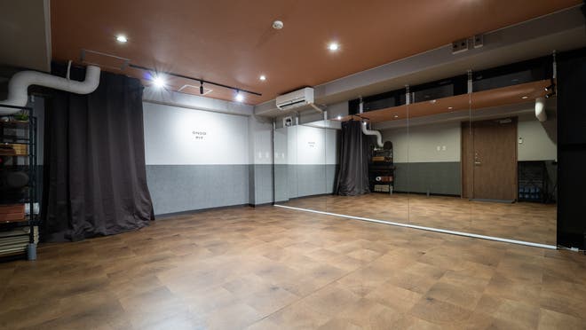 NEW!【巣鴨駅5分】大型鏡4.8m広さ30㎡の地下スタジオでダンス・歌や楽器練習・トレーニング・演劇におすすめの写真1