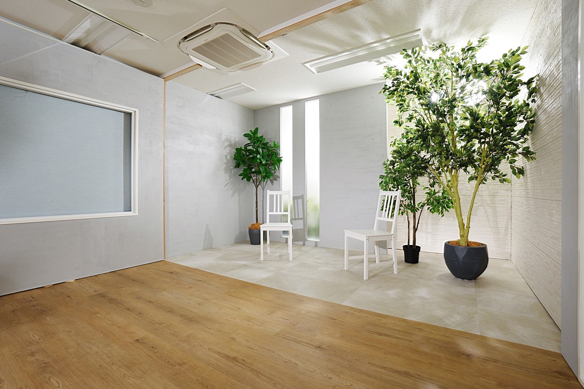 猛暑なし！「自然光風の中庭」で木漏れ日撮影！博多駅徒歩8分！LEDで表情を変える「可変型セット」を備えたスタジオの写真2
