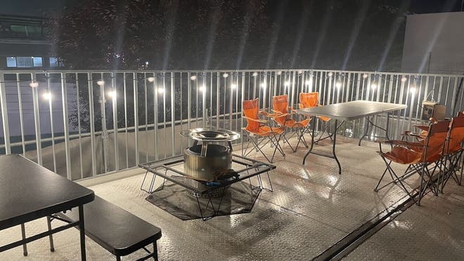 【掲載記念キャンペーン】炭と食材があればBBQ🉑アウトドア設備完備の青空テラス!【ルーフトップ高辻】の写真1