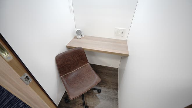 <TKPビズ BOX ガーデンシティ渋谷No.3>1人用個室🚪光回線Wi-Fi📶電源🔌テレワーク/オンライン会議の写真1