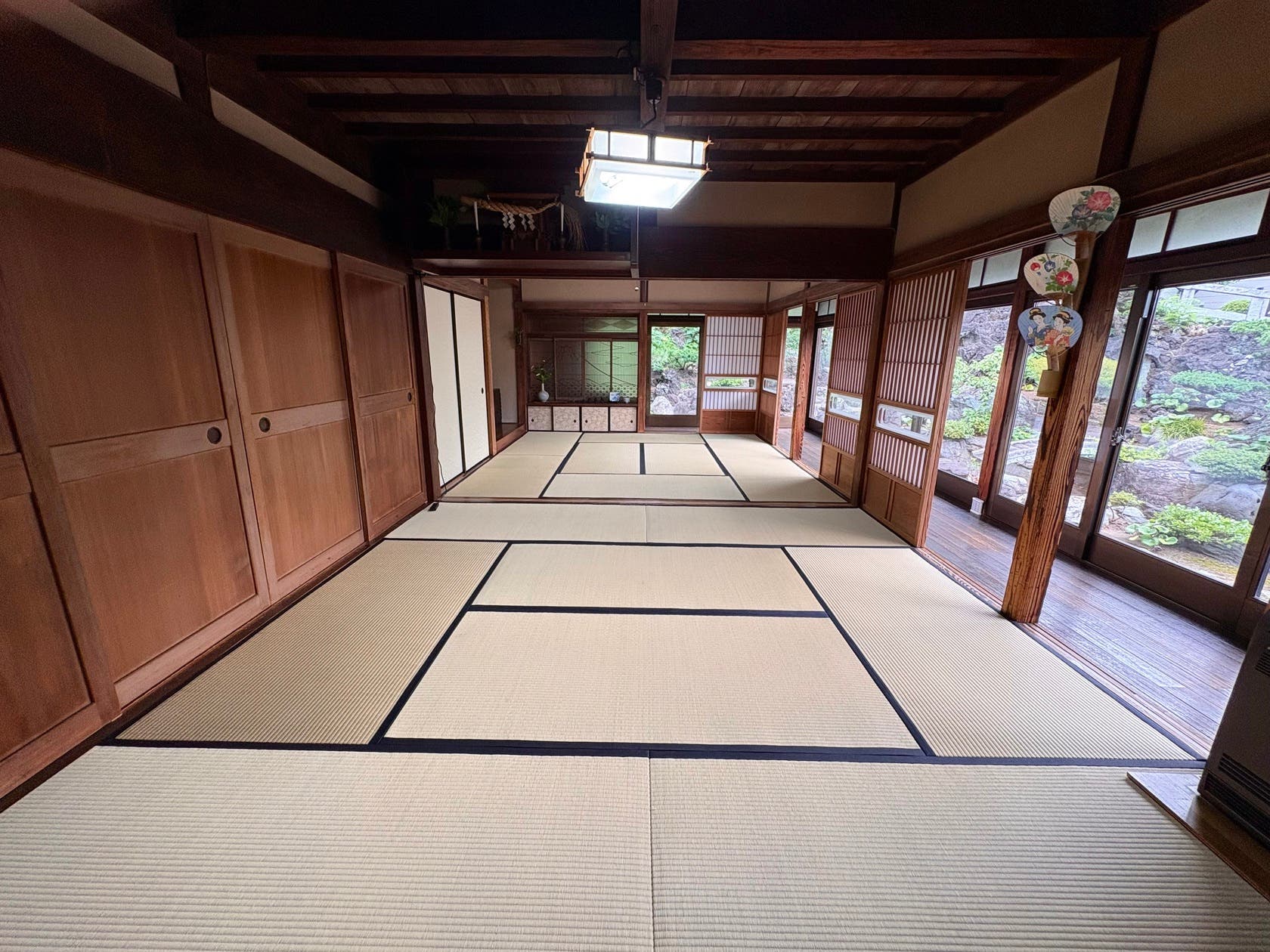 ■無料駐車場あり■築100年の【ちとせの平屋】｜約75㎡の和空間と庭がつくる静かな世界に、優しく差し込む自然光。の写真1