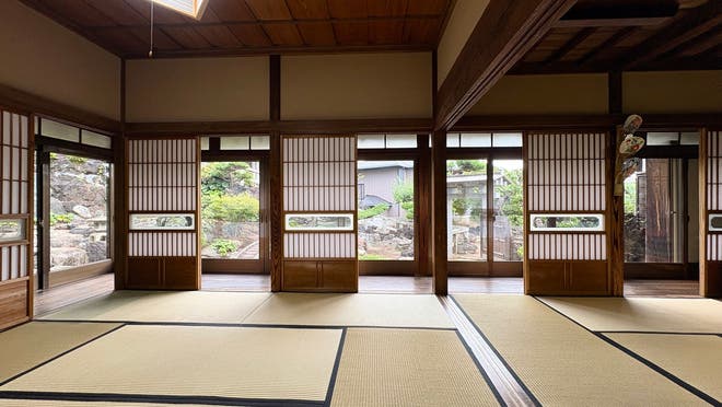 ■無料駐車場あり■築100年の【ちとせの平屋】|約75㎡の和空間と庭がつくる静かな世界に、優しく差し込む自然光。の写真2