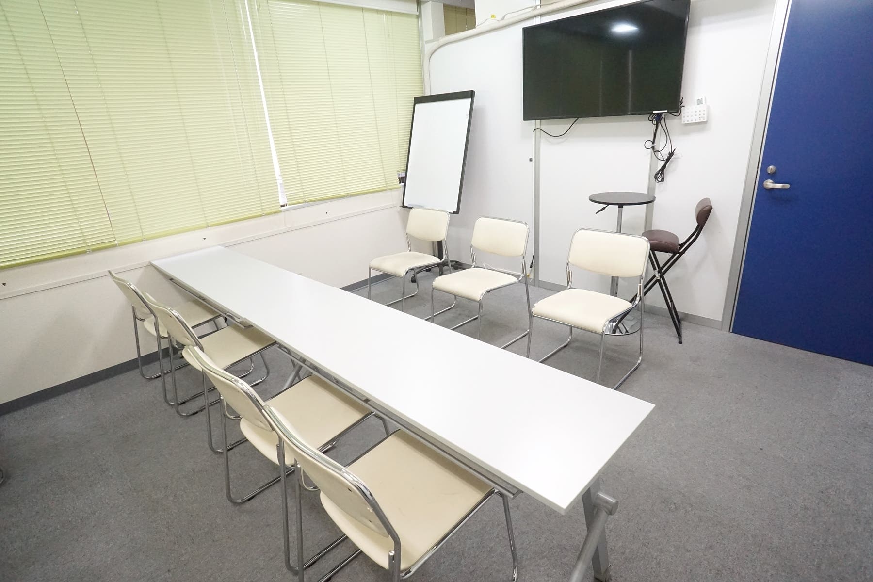 名古屋駅２分×12名×24時間 ディスプレイやホワイトボードなど備品無料の会議室ルームB（スペマ）の写真4