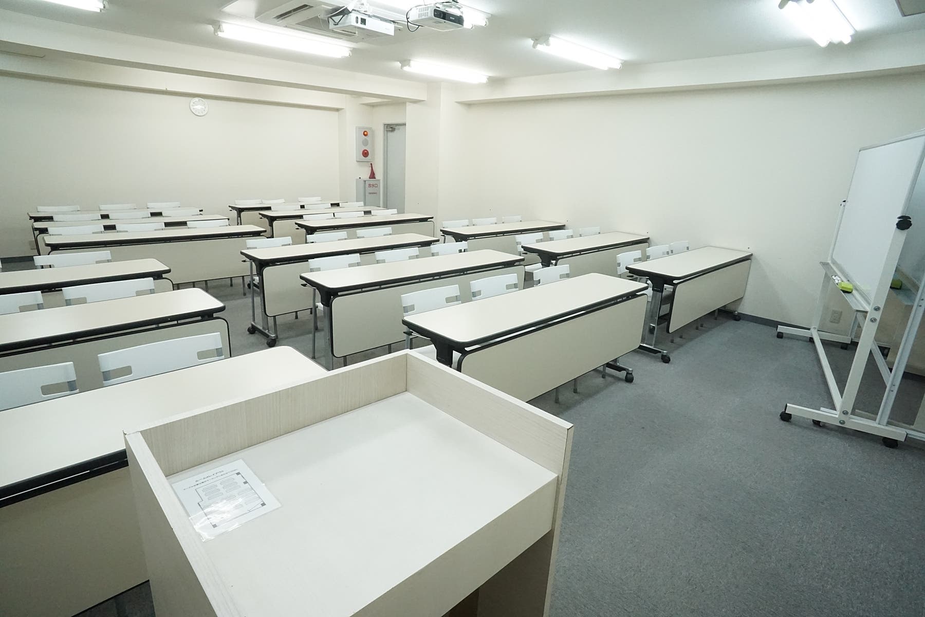 名古屋駅２分×最大50名×24時間 プロジェクターなど備品無料の会議室ルームA（スぺマ）の写真2