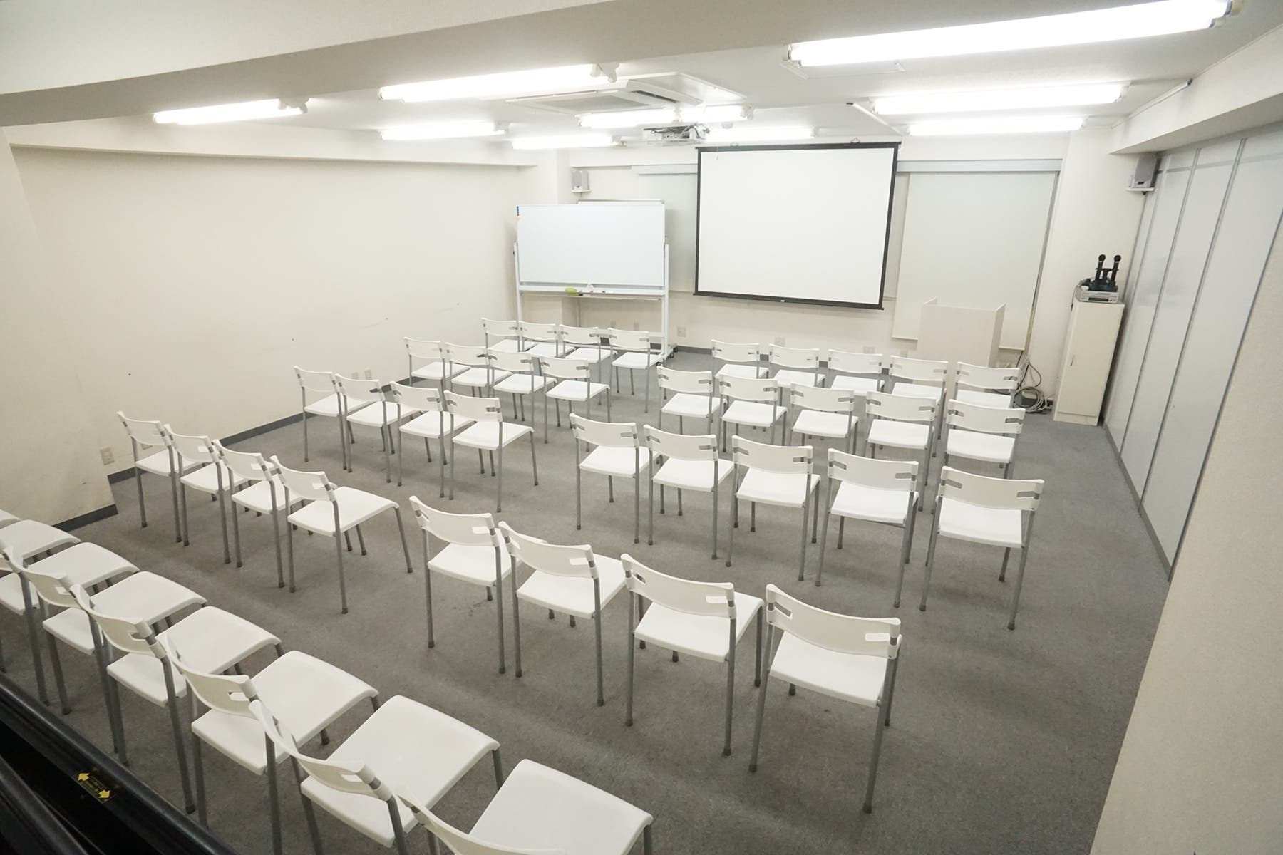 名古屋駅２分×最大50名×24時間 プロジェクターなど備品無料の会議室ルームA（スぺマ）の写真4