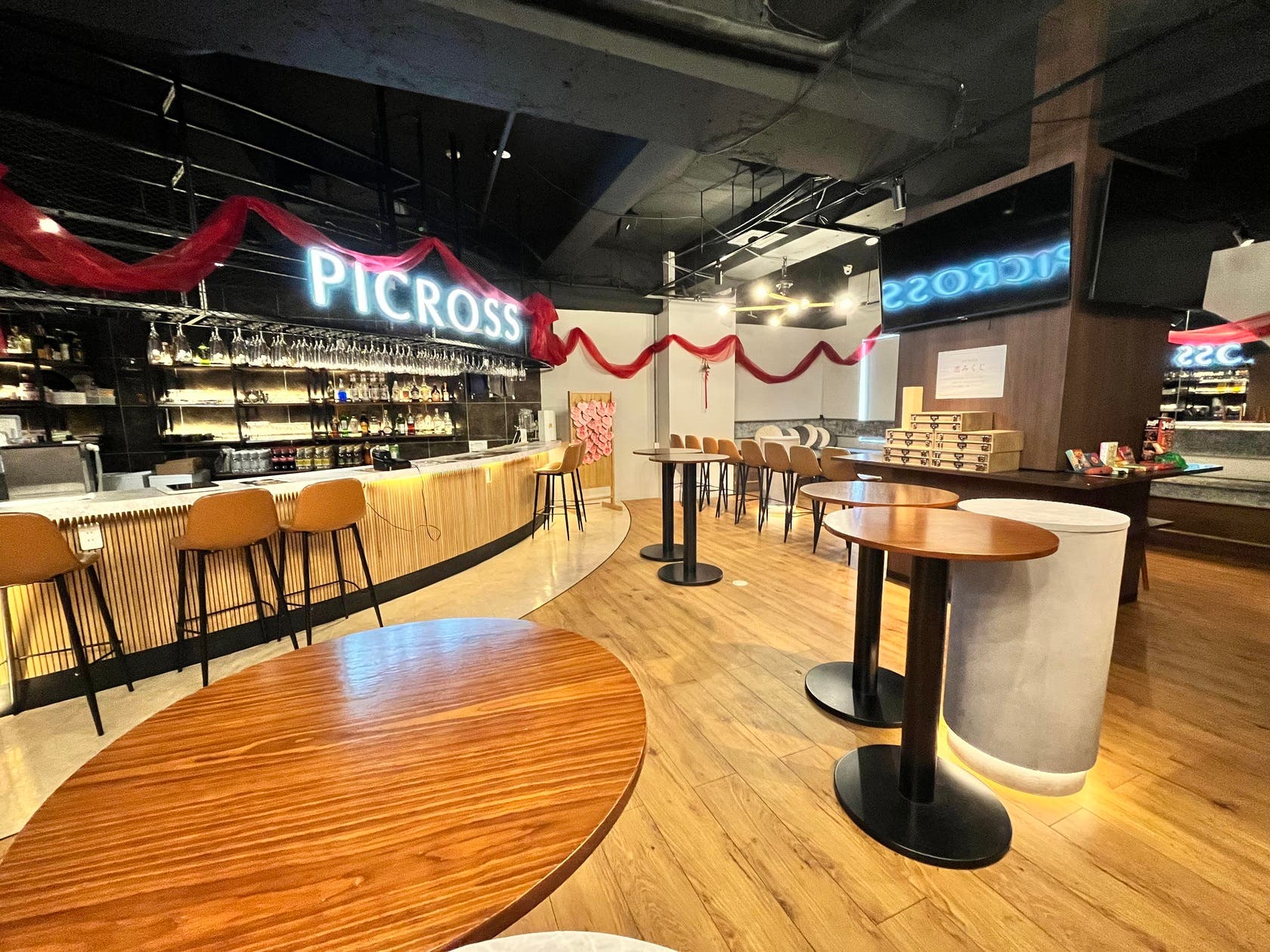 スペモ🍻大塚徒歩１分✨最大120名🥳おしゃれなバー空間を貸切❣️イベント・パーティー・撮影✨888_PICROSS大塚店の写真1
