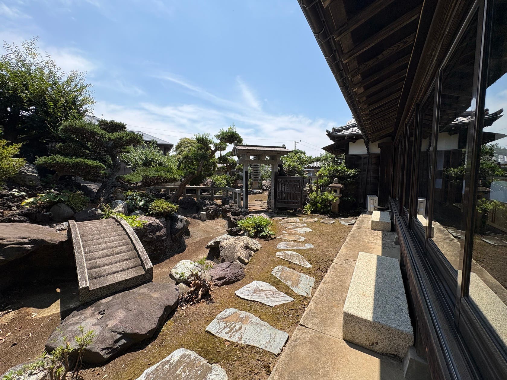 ■無料駐車場あり■築100年の【ちとせの平屋】｜約75㎡の和空間と庭がつくる静かな世界に、優しく差し込む自然光。の写真4