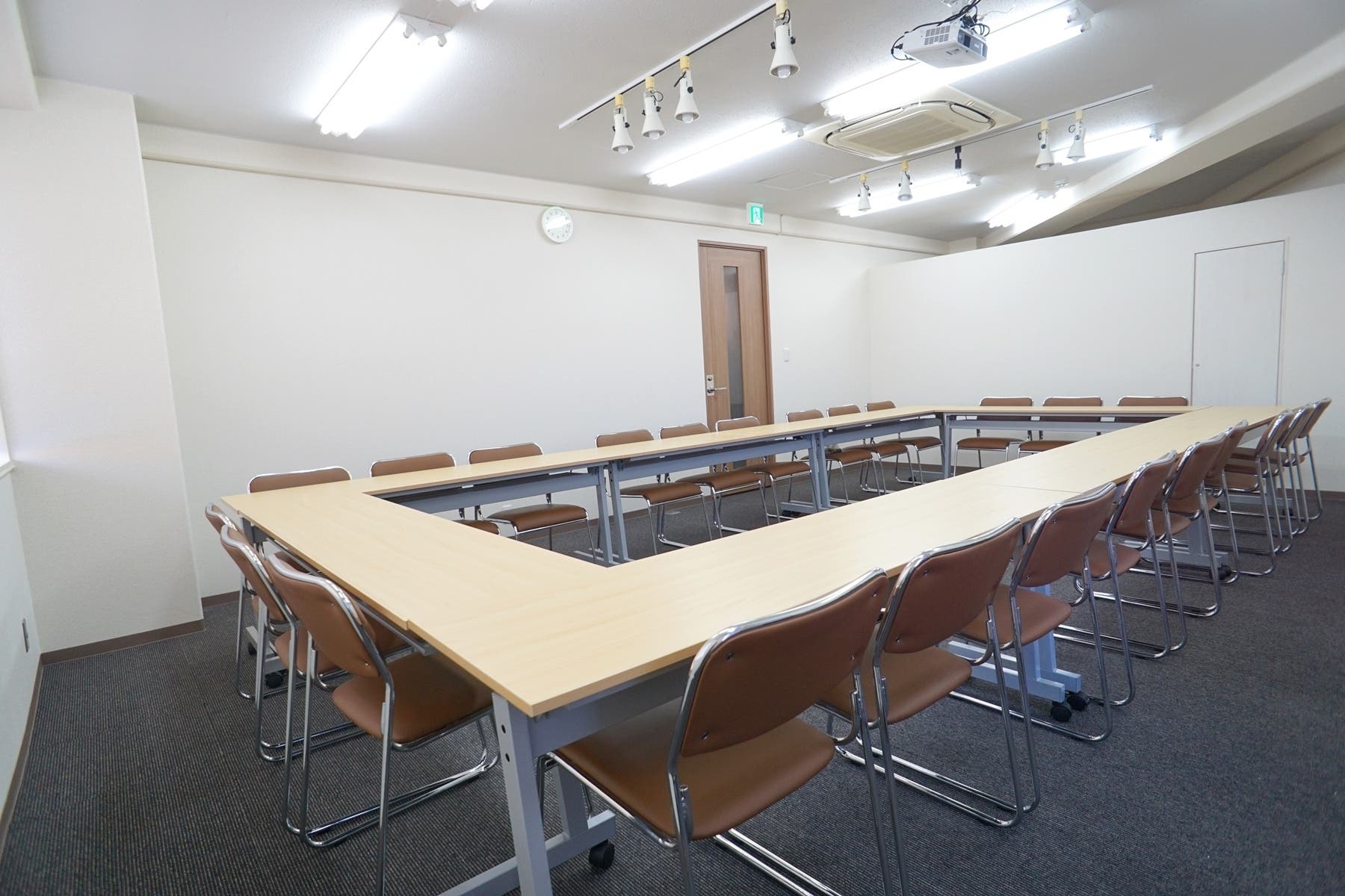 名古屋駅２分×最大30名 Wi-Fi＋プロジェクターなど備品無料の会議室ルームD【スペマ】の写真5