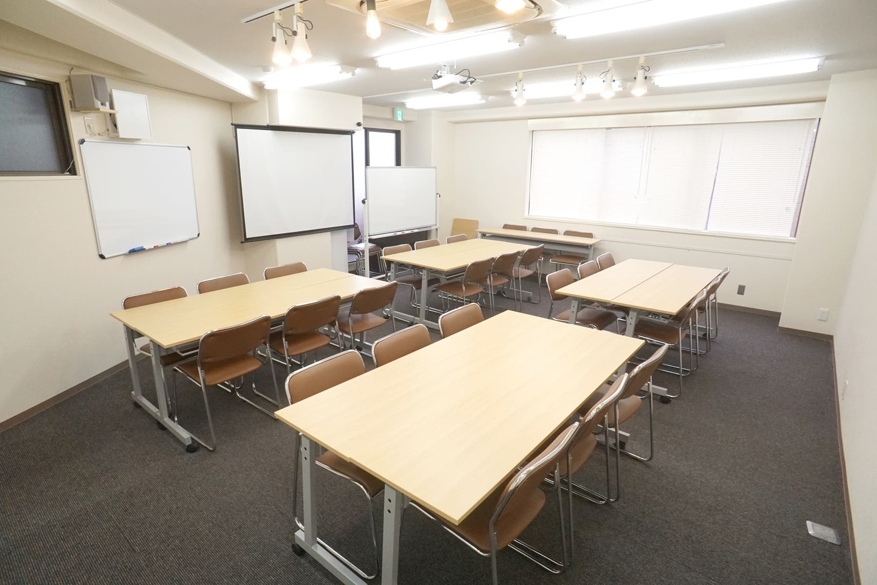 名古屋駅２分×最大30名 Wi-Fi＋プロジェクターなど備品無料の会議室ルームD【スペマ】の写真6