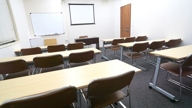 名古屋駅2分 スクール18名でプロジェクター等備品無料の会議室ルームE【スペマ】の写真1