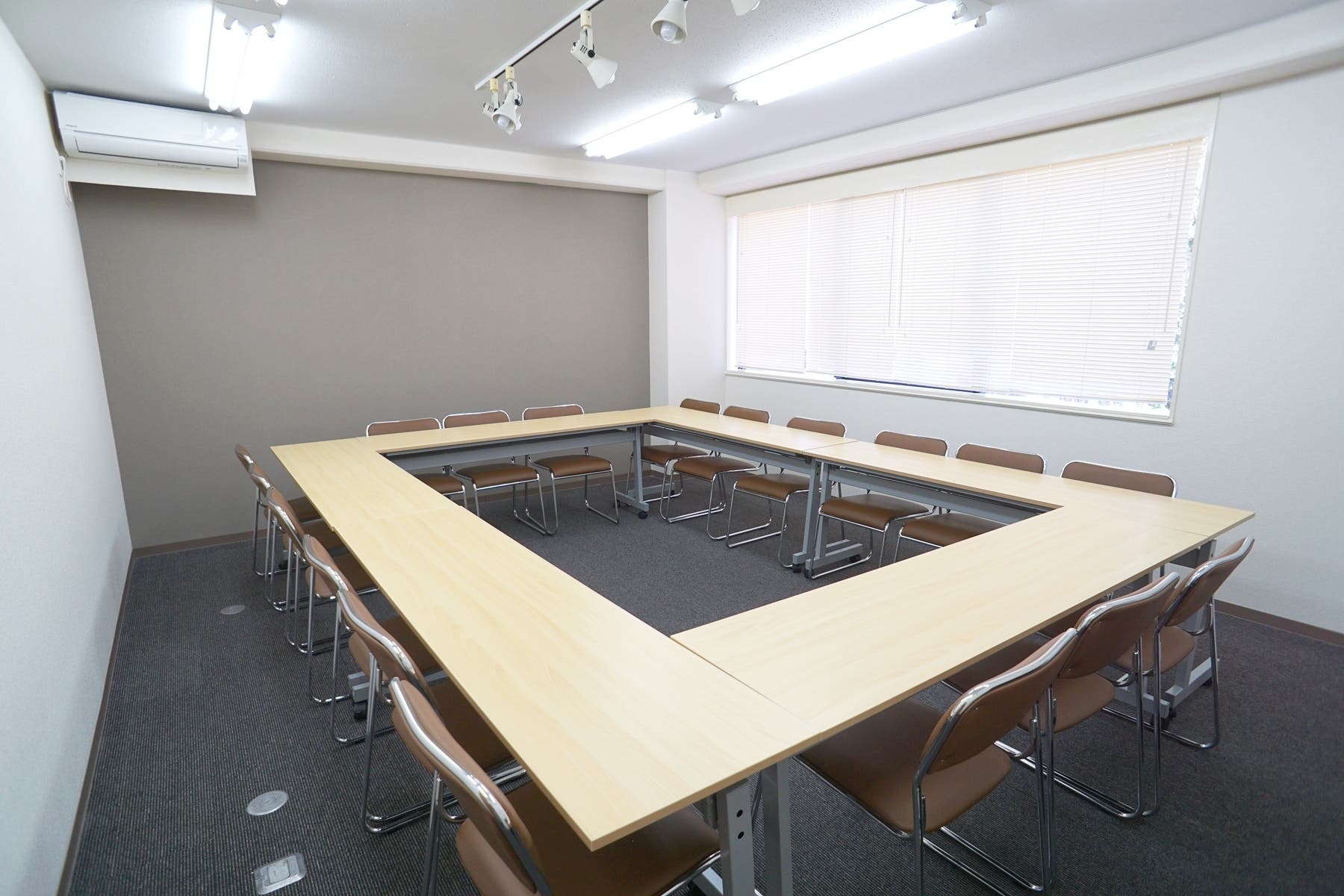名古屋駅２分 スクール１８名でプロジェクター等備品無料の会議室ルームＥ【スペマ】の写真5
