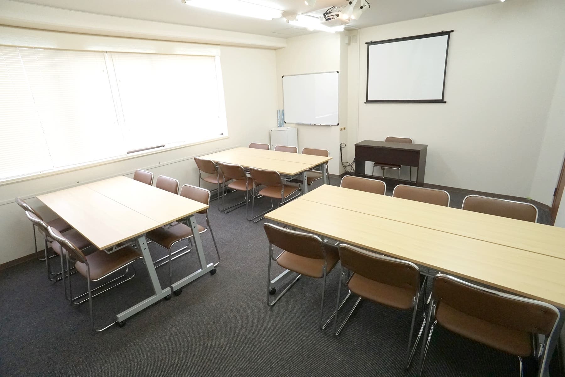 名古屋駅２分 スクール１８名でプロジェクター等備品無料の会議室ルームＥ【スペマ】の写真6