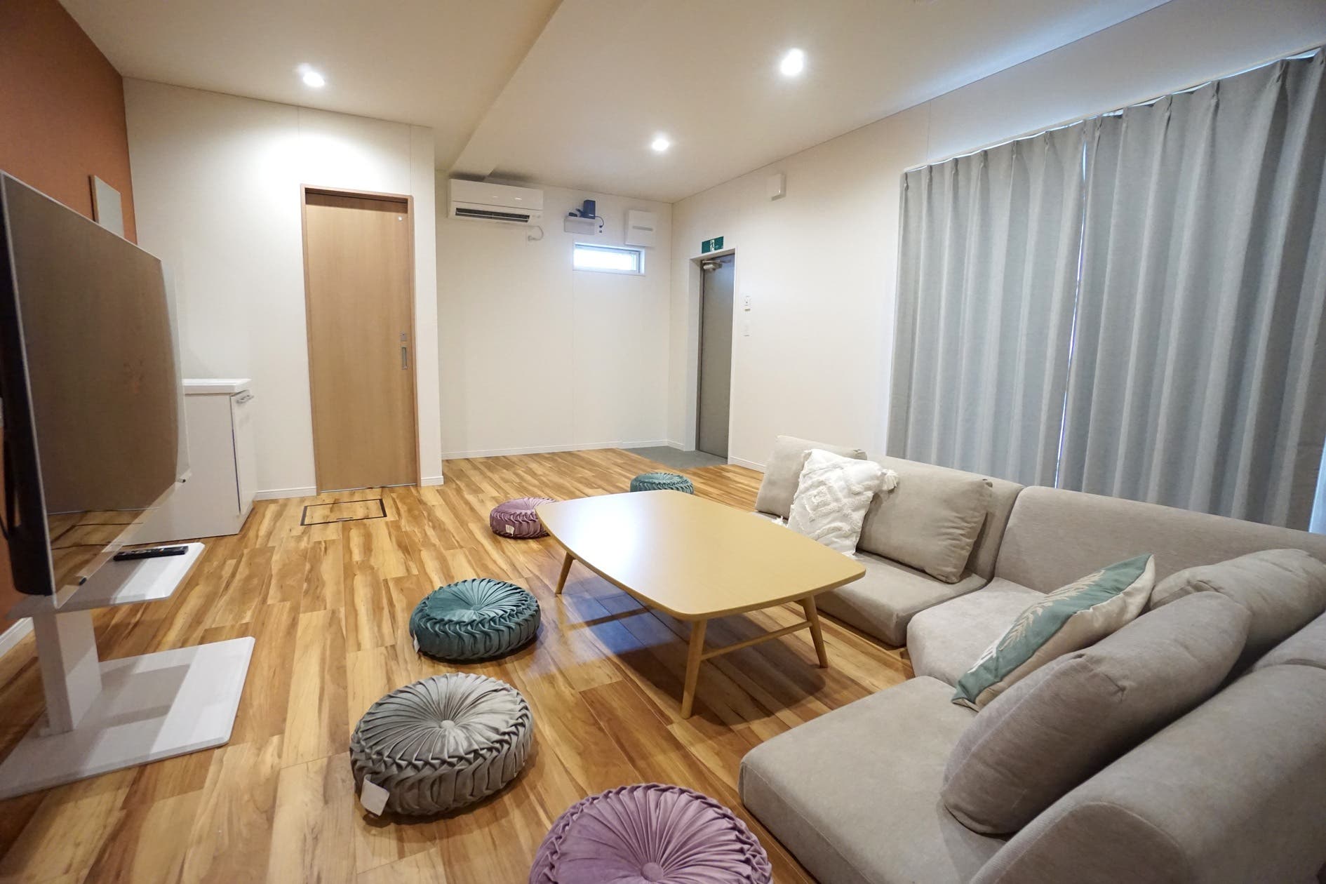 ＜AddROOM神戸東灘 ROOM1＞高架下のレンタルスペース🏠リビング空間🍽️パーティー/撮影/おしゃべり会/鑑賞会の写真4