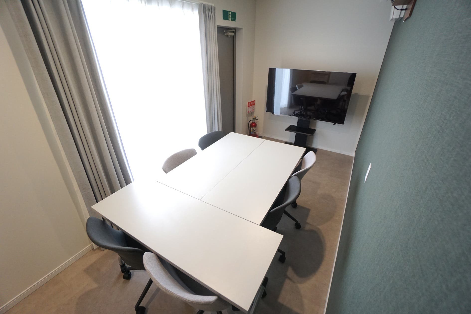 ＜AddROOM神戸東灘 ROOM2＞高架下のレンタルスペース🏠ワークスペース会議室☕️会議/打ち合わせ/商談/ワークショップの写真1