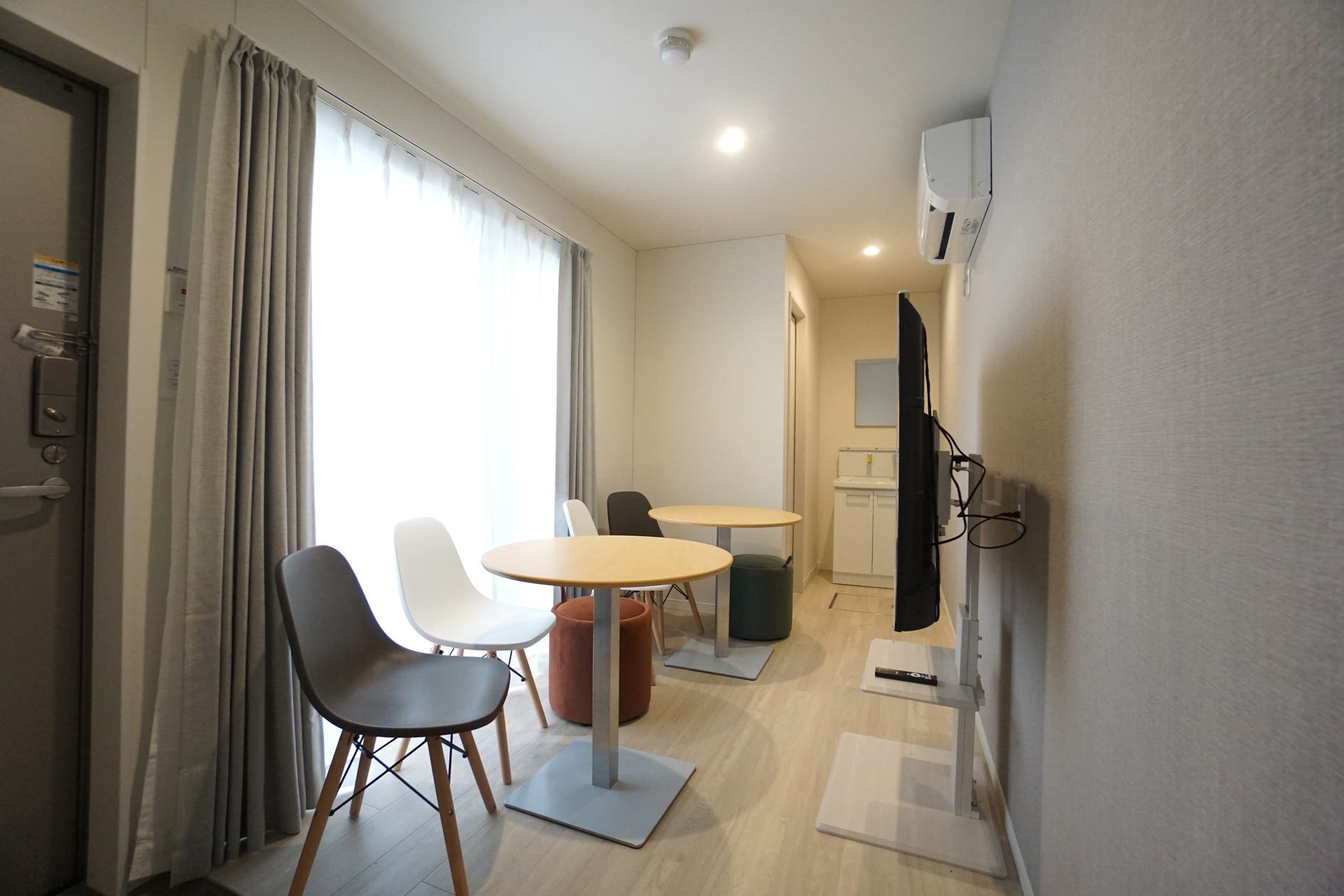 ＜AddROOM神戸東灘 ROOM3＞高架下のレンタルスペース🏠カフェ風会議室☕️会議/打ち合わせ/商談/ワークショップの写真2