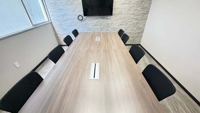 【本八幡駅から徒歩1分】モニター・フリードリンク付き8名会議室(Room B)の写真2