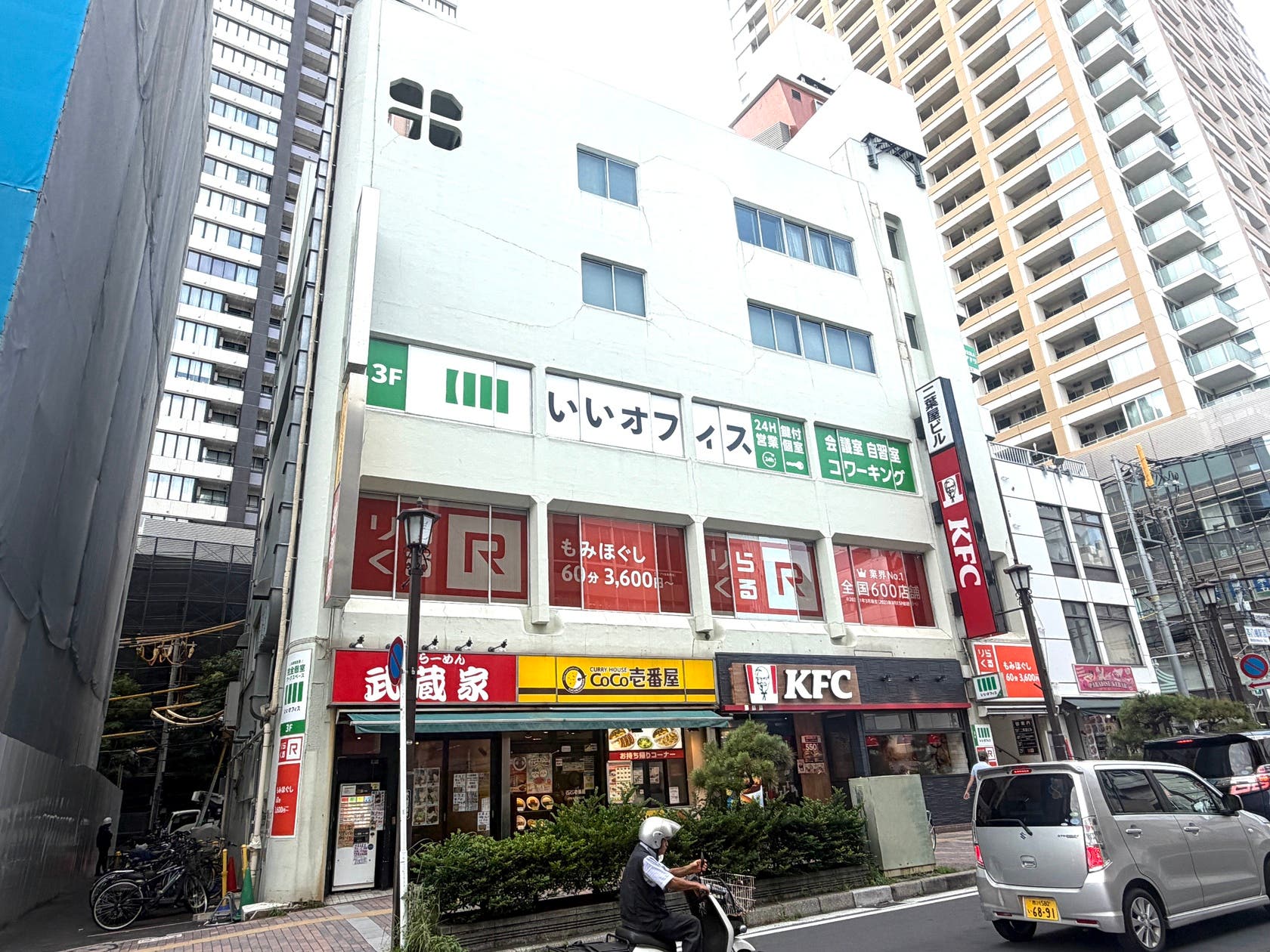 【本八幡駅から徒歩1分】モニター・フリードリンク付き6名会議室（Room A）の写真9
