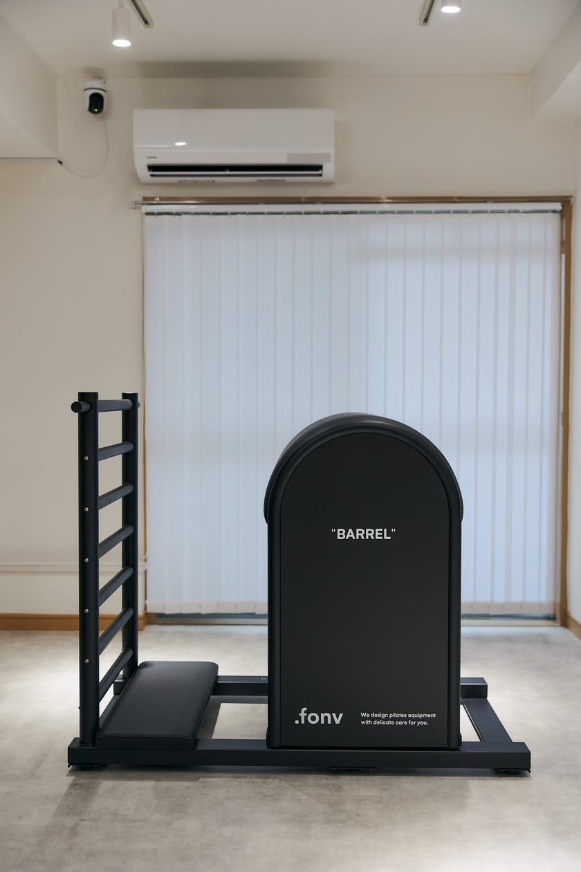 【広々31㎡/黒×ウッド基調】|国内稀少マシン導入|キャフォーマー・バレル・チェア完備|スチール撮影可の写真3