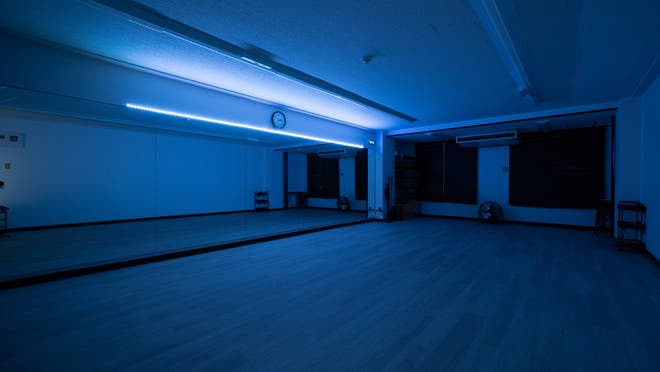 オープン特価/JR東岸和田3分/ヨガ・ピラティス・ダンスに最適/8mの鏡で広々とした空間/更衣室2ヵ所/備品無料の写真20